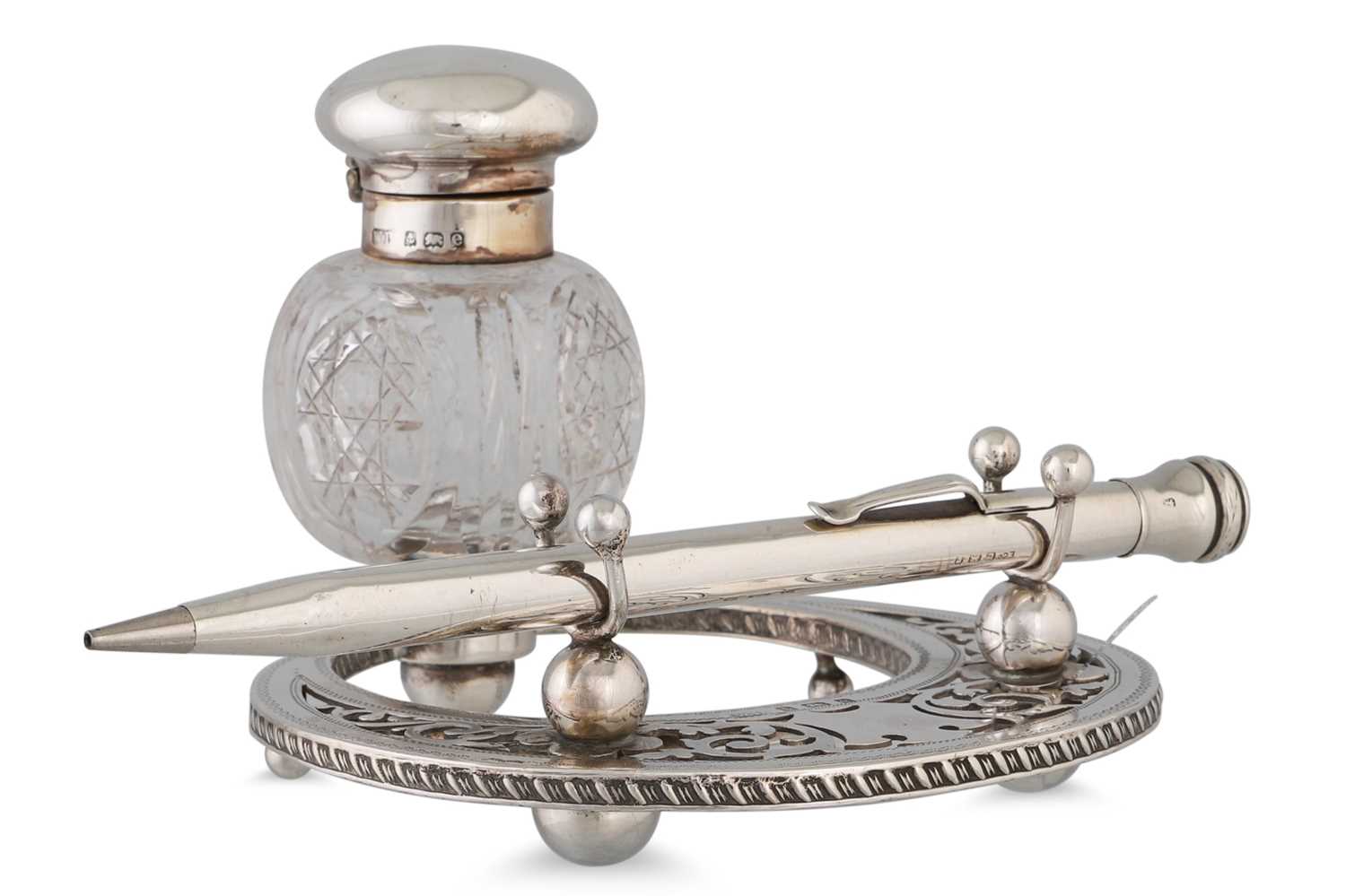 Lot 389 - AN EDWARDIAN SILVER PEN AND INK SET,