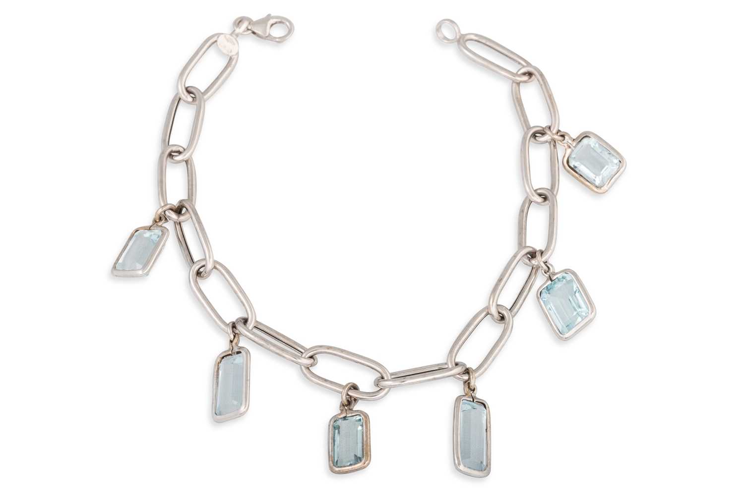 Lot 184 - AN AQUAMARINE BRACELET, the rectangular
