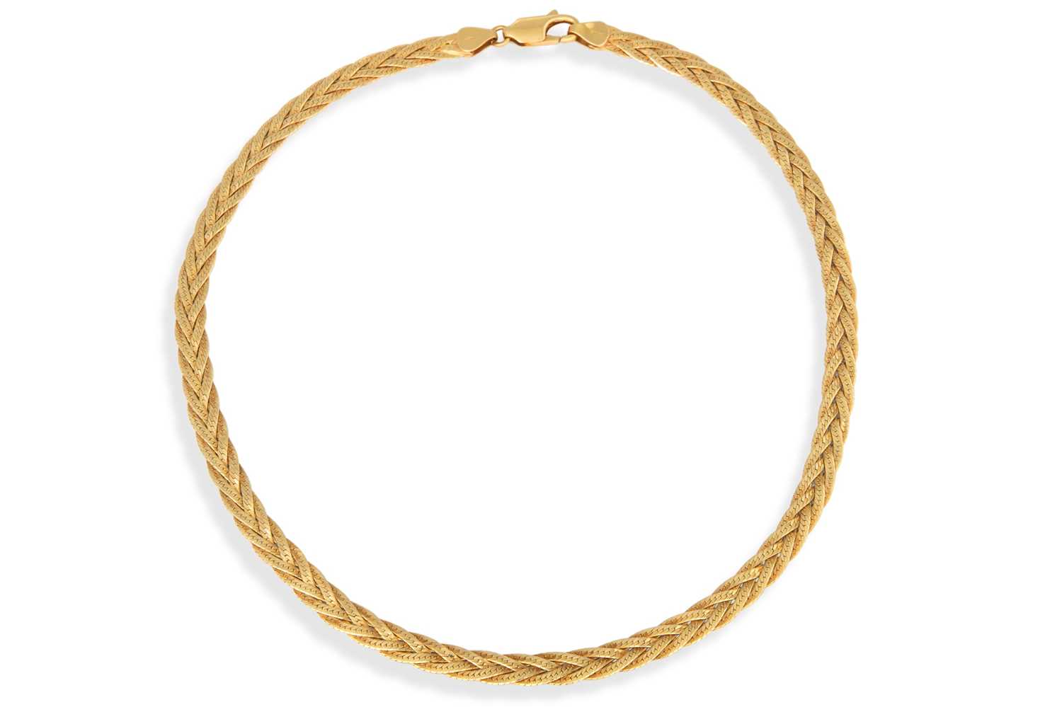 Lot 319 - AN 18CT YELLOW GOLD FLAT SNAKE LINK NECKLACE,