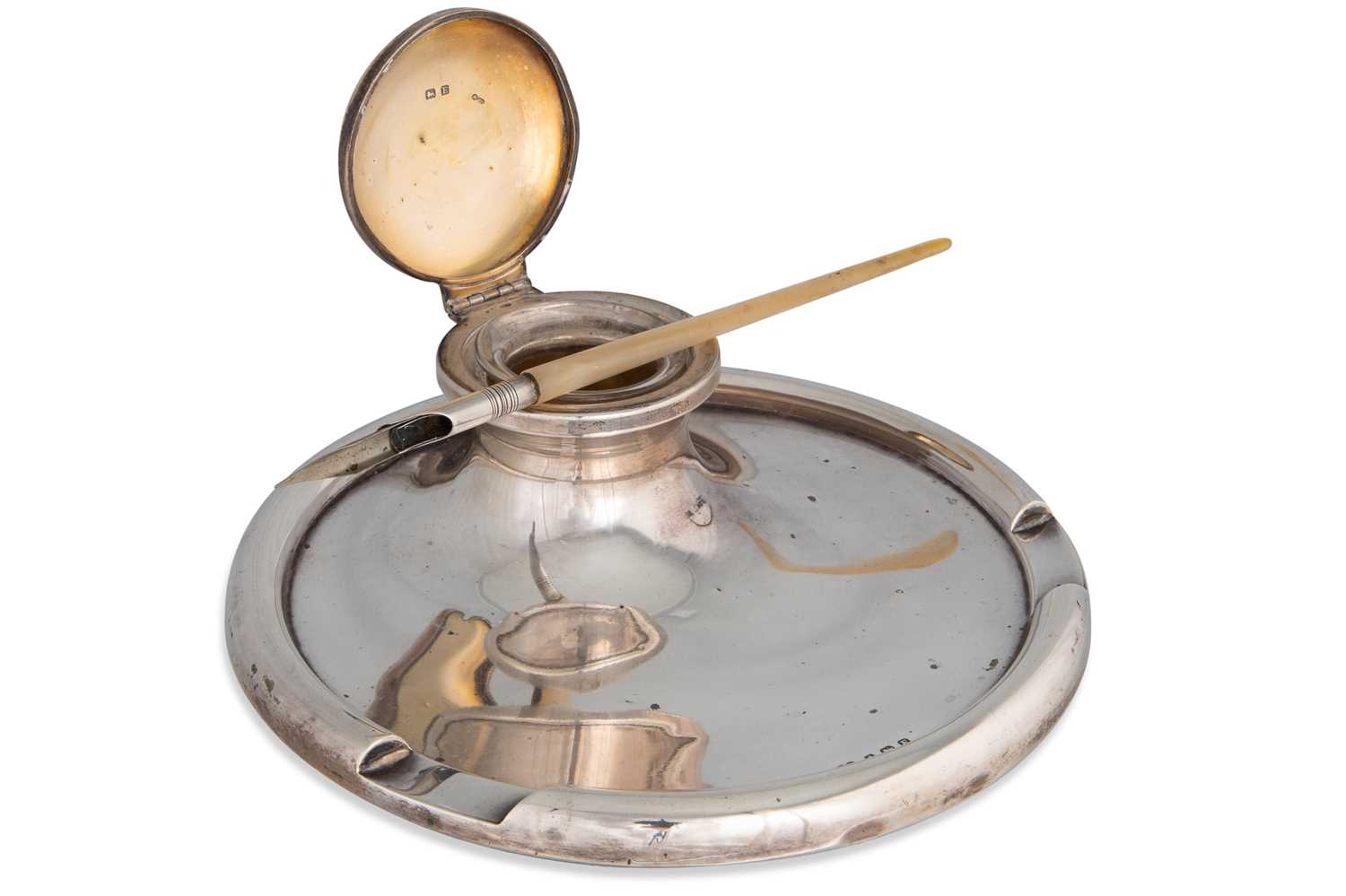 Lot 470 - A GEORGE V SILVER DESK CAPSTAN GLASS INK POT
