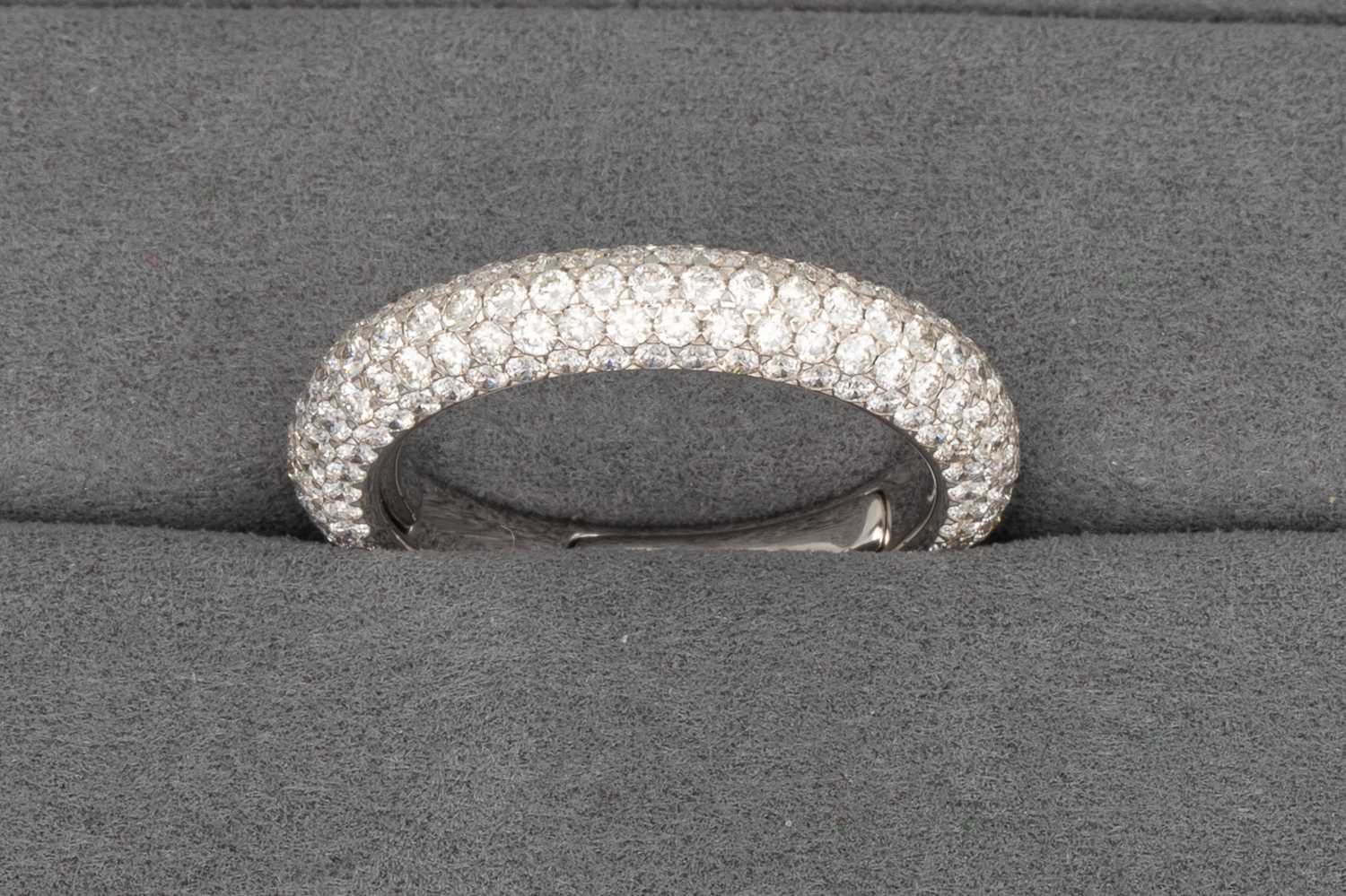Lot 107 - A DIAMOND PAVÉ BAND RING, with expandable