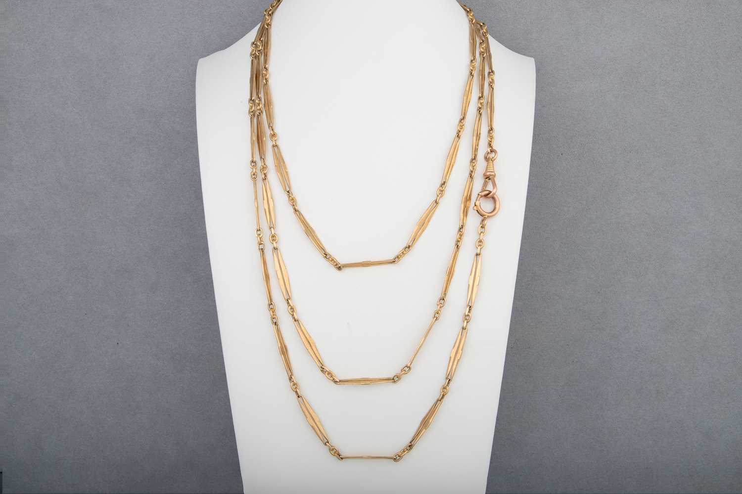 Lot 137 - A VINTAGE GOLD LINKED MUFF CHAIN, unusual