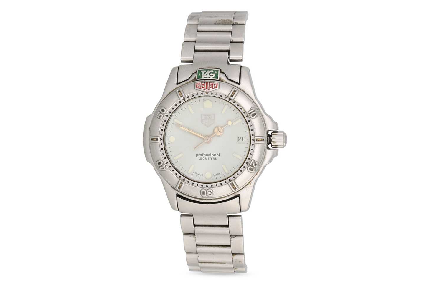 Lot 389 - A MID SIZED TAG HEUR WRISTWATCH, with date,