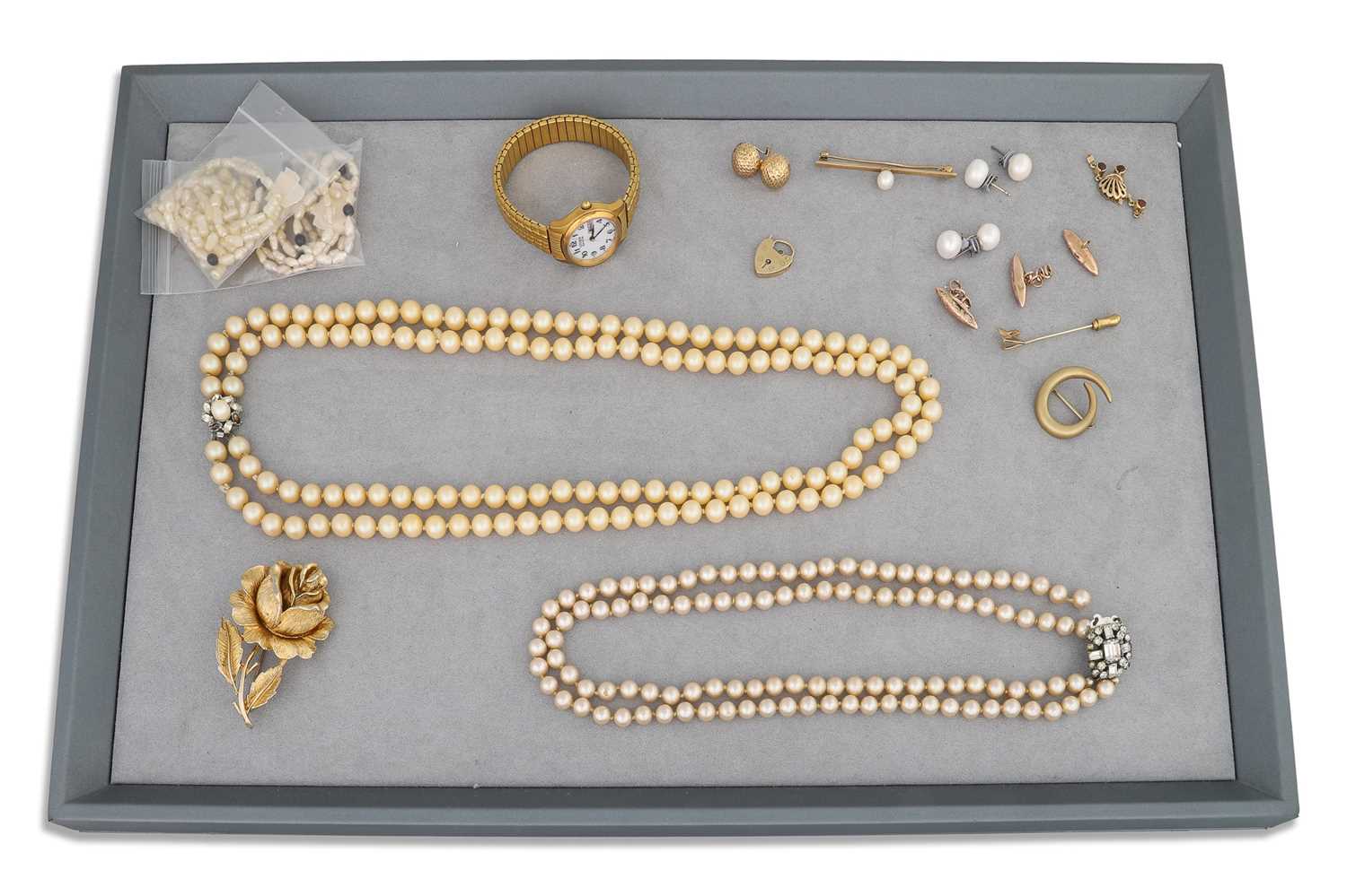 Lot 324 - A COLLECTION OF 9CT YELLOW GOLD ITEMS, for