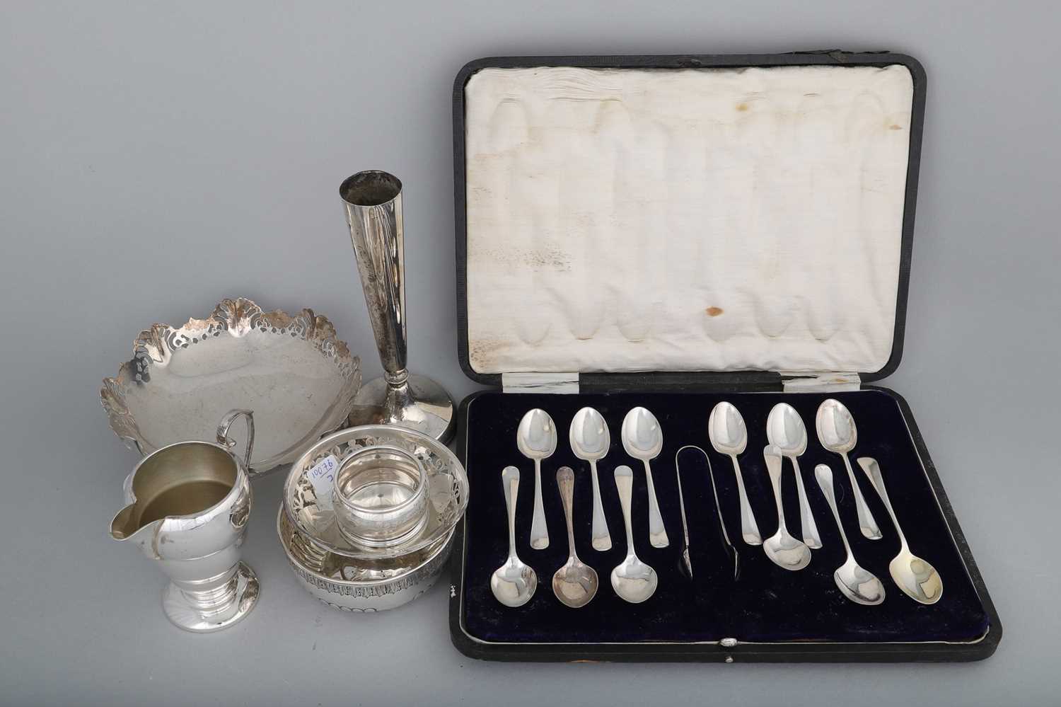 Lot 227 - A MISCELLANEOUS COLLECTION OF STERLING