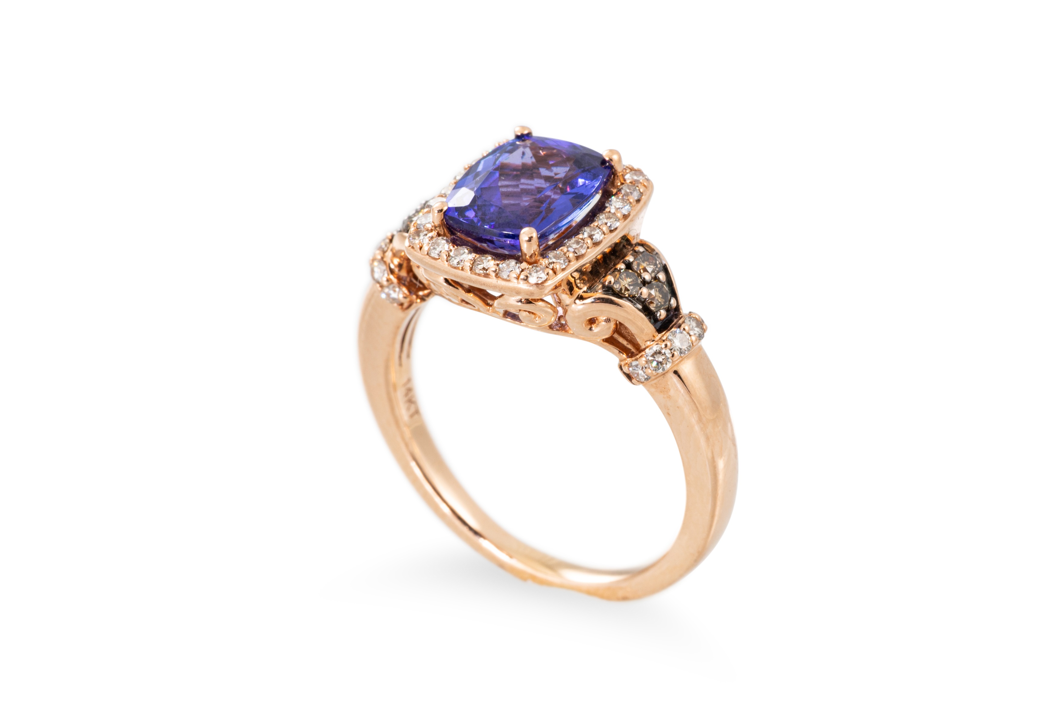 Lot 95 - A TANZANITE AND DIAMOND CLUSTER RING, the