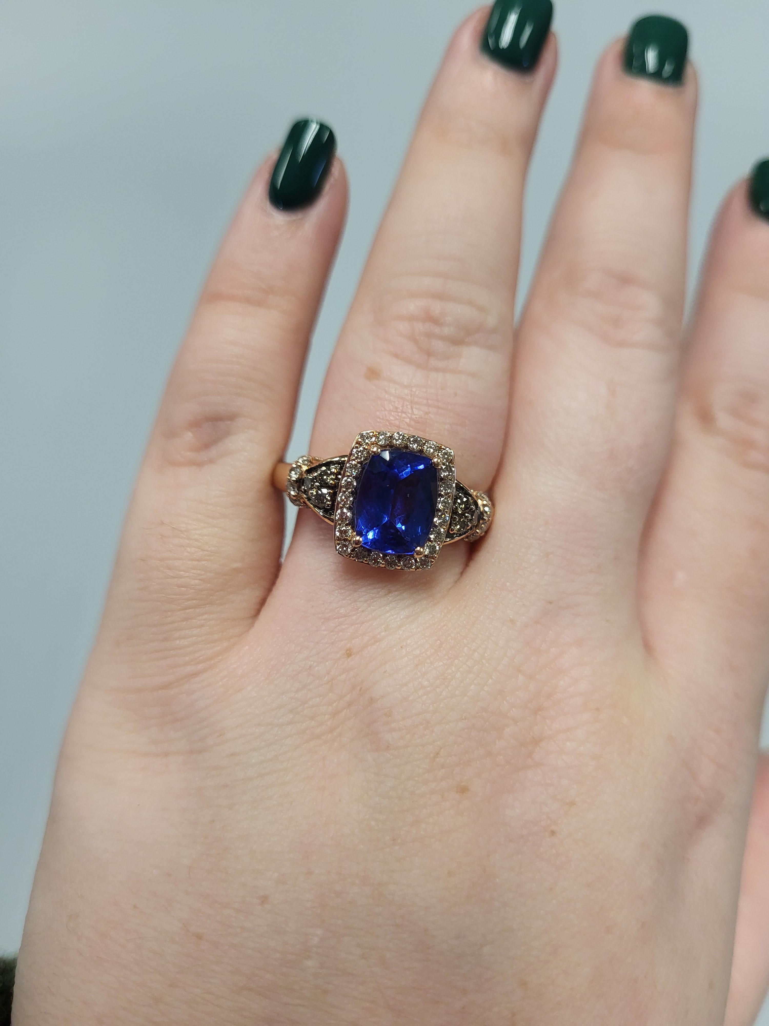 Lot 95 - A TANZANITE AND DIAMOND CLUSTER RING, the