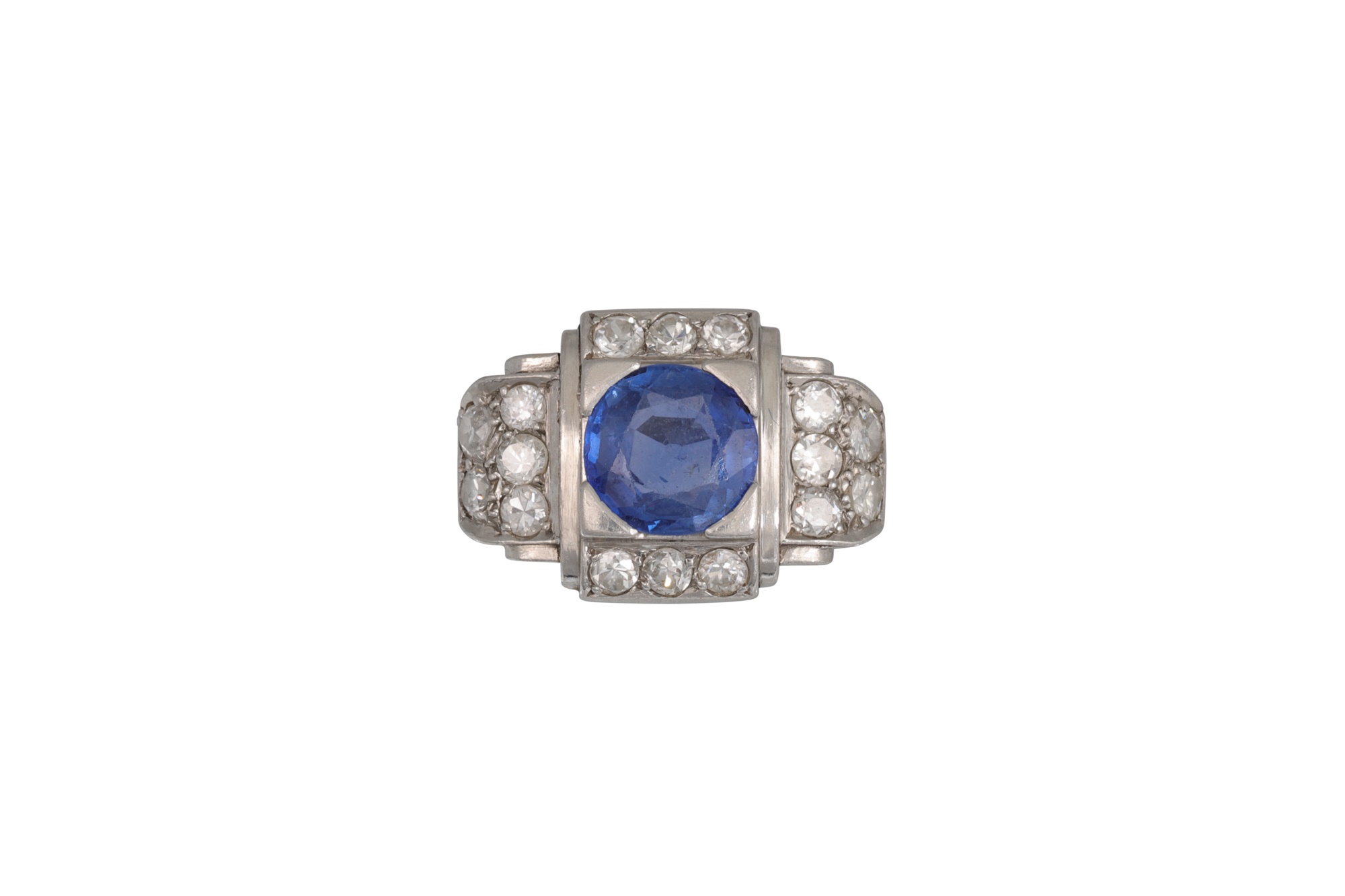 Lot 85 - AN EARLY 20TH CENTURY SAPPHIRE AND DIAMOND
