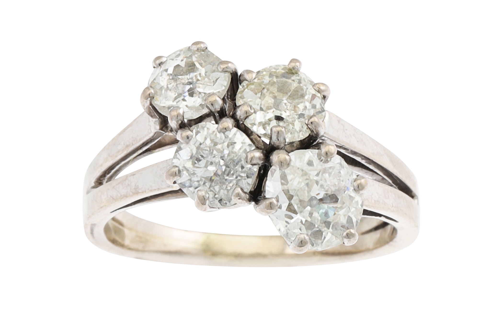 Lot 175 - A VINTAGE FOUR STONE DIAMOND RING, the four