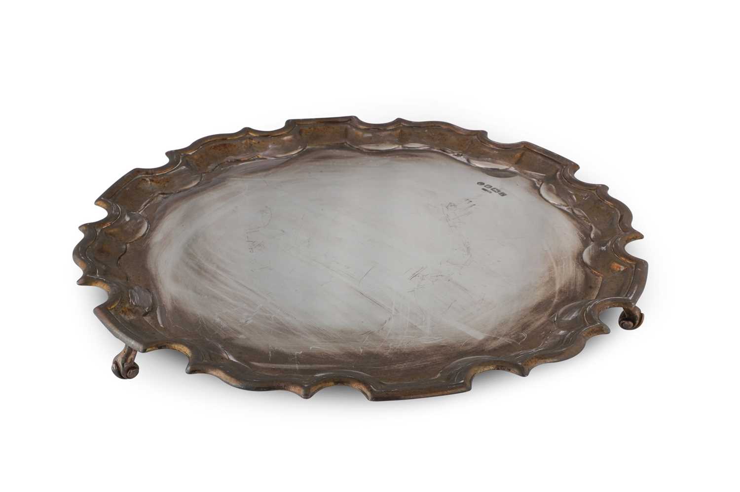 Lot 532 - A LARGE MODERN CIRCULAR SILVER TRAY, on