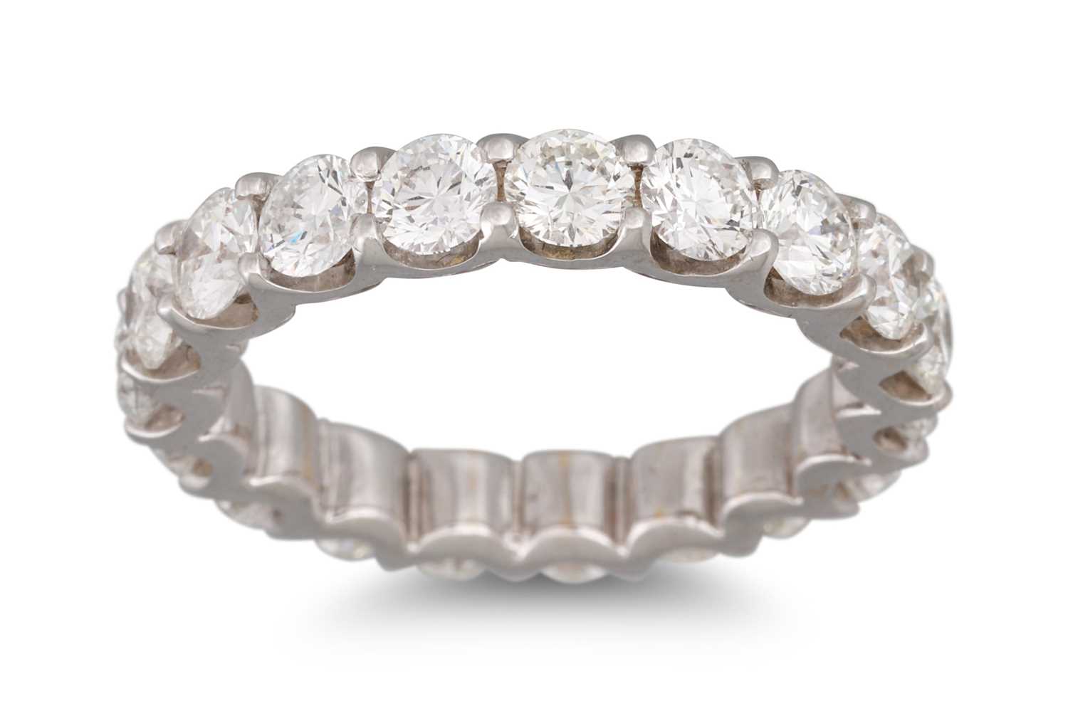 Lot 368 - A FULL BANDED DIAMOND ETERNITY RING, mounted